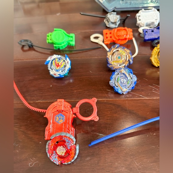 Toys | Beyblades Complete Set 1 Beybladeslaunchers And Beyblade Snake ...